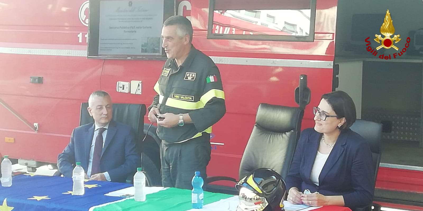 Il Comando Provinciale dei Vigili del Fuoco di Vibo Valentia presenta il nuovo automezzo ...
