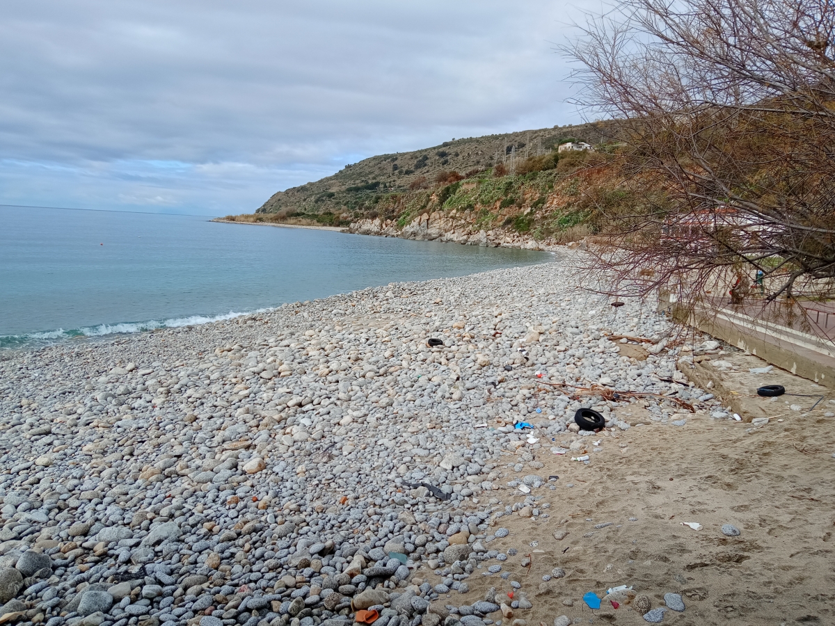 Erosione costiera, la spiaggia di Nicotera Marina un ammasso di scogli ...