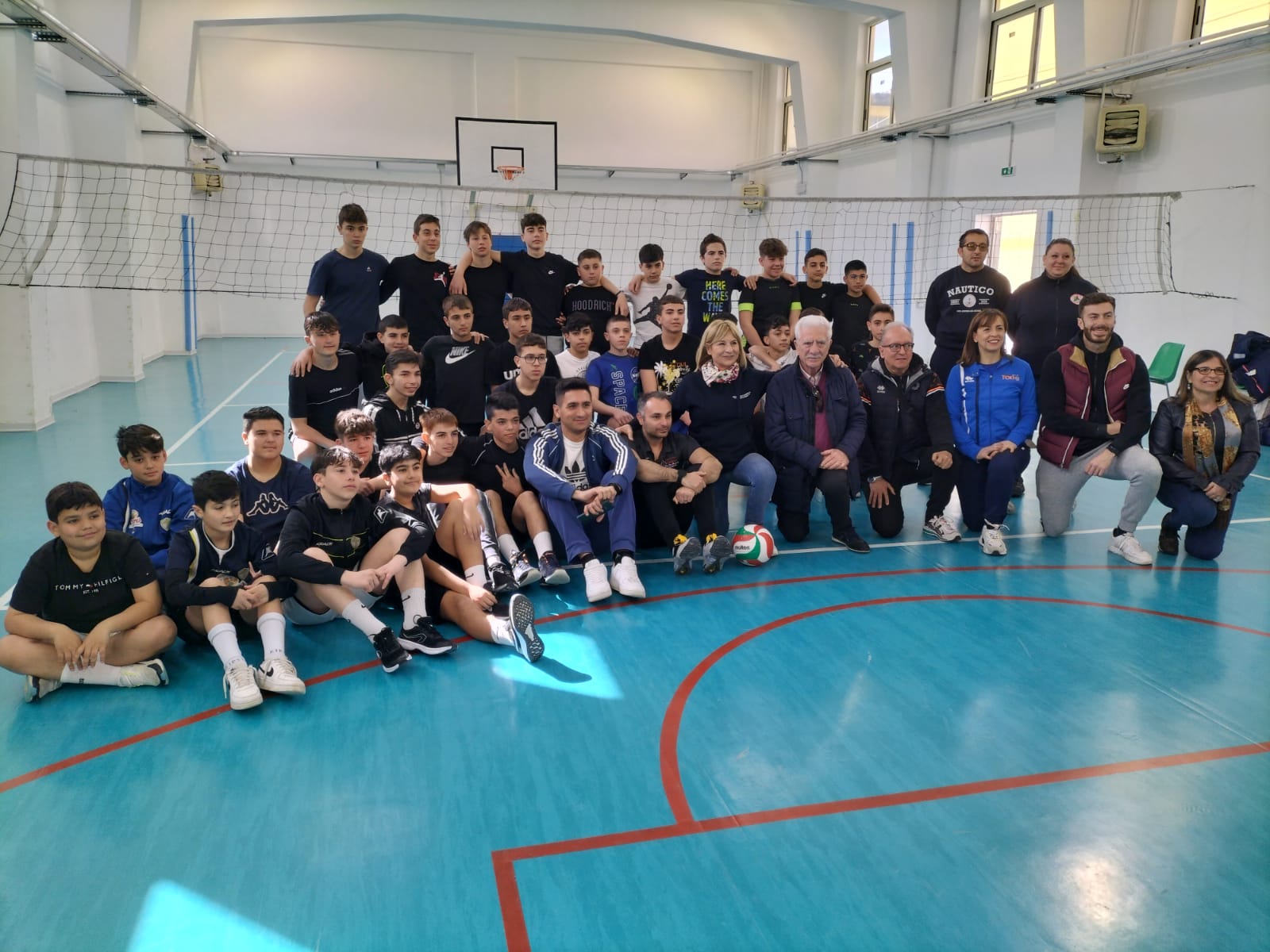 Gli alunni della Media di Limbadi campioni provinciali di pallavolo - MediterraneiNews